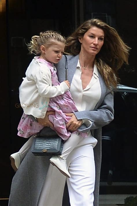 Gisele Bundchen Leaving The Church Of St Thomas In Nyc With Daughter Vivian Growing Your Baby