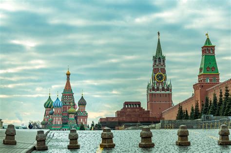 성 바실리 대성당 레닌의 묘 크렘린의 스파 스 키 타워와 입구 앞의 석조 장벽으로 된 붉은 광장의 전망 0명에 대한 스톡 사진 및 기타 이미지 Istock