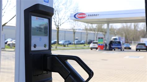 Kempower Dc Pikalaturit Suurelle Julkiselle Latausasemalle Saksassa