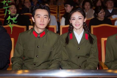 芳华首映 苗苗军装亮相感恩落泪 手机新浪网