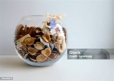 실내 천연 향료 향기로운 허브 말린 과일과 향신료의 혼합과 유리 꽃병 0명에 대한 스톡 사진 및 기타 이미지 0명 건강한 식생활 꽃 식물 Istock