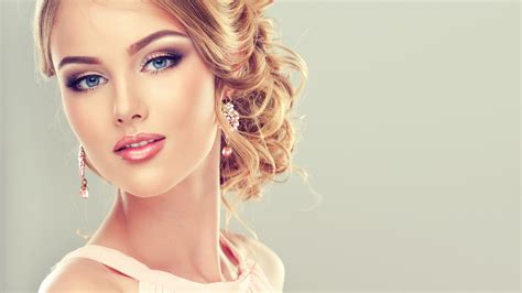 女孩 睫毛 微笑 头发 化妆 唇膏 蓝色的眼睛 时尚 耳环 5k美女壁纸壁纸 美女静态壁纸 静态壁纸下载 元气壁纸