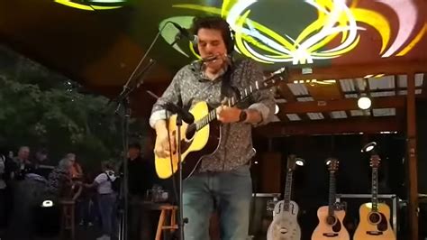 John Mayer Overcomes Technical Guitar Problems To Perform Born And