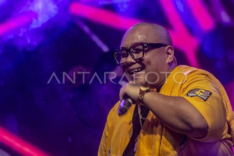 Asian Rapper Action Antara Foto