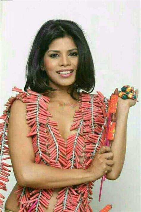 6 Hot Sexy Suman Mishra Bikini Pics