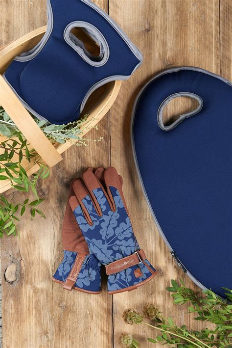 Burgon And Ball Love The Glove Oak Leaf Navy — Gardening Ts Co