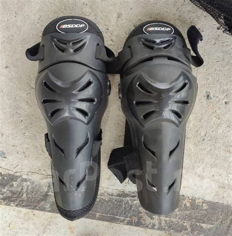 Защита коленей, б/у, в наличии. Цена: 1 700₽ в Артеме