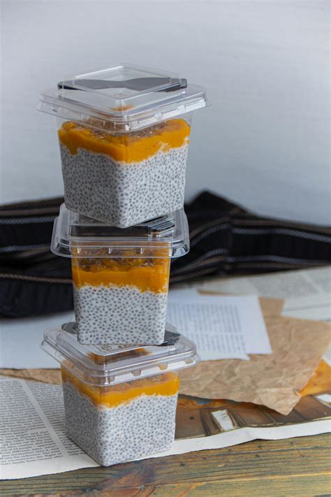 건강한 디저트 건강한 생활 과일 디저트 깨끗이 먹다 나무 표면 높은 각도보기 다이어트 식품 달콤한 대접 맛있는 망고 망고 토핑 부분 조절 부엌 장면