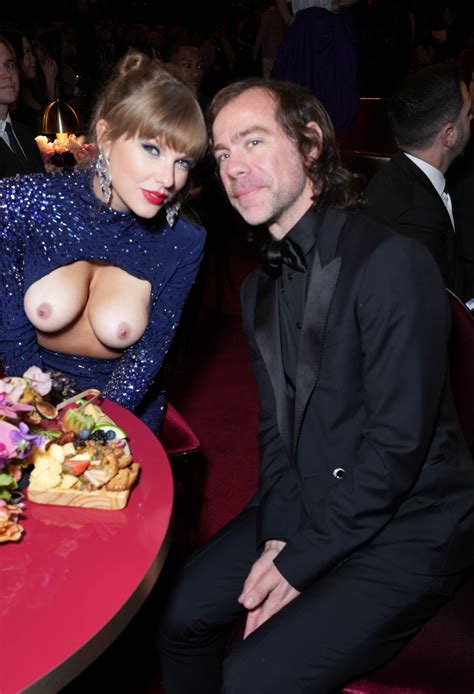 Post 5543816 Taylor Swift Fakes Music