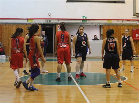 ΜΠΑΣΚΕΤ ΓΥΝΑΙΚΕΙΟ ΜΕ ΤΟ ΔΕΞΙ ΚΑΙ ΤΑ ΚΟΡΙΤΣΙΑ ΜΑΣ