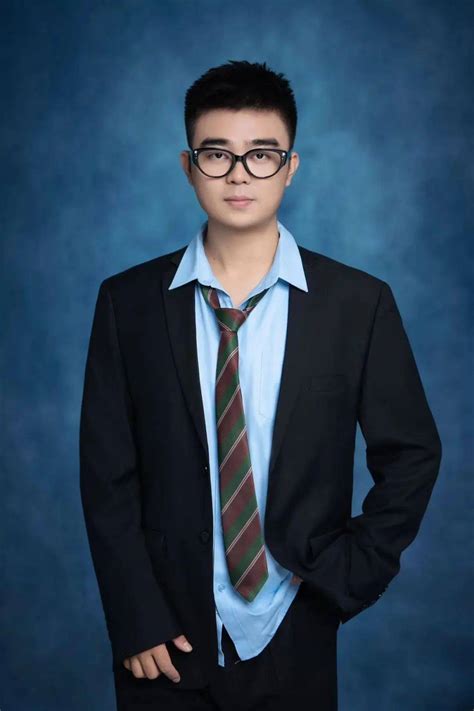 这位“95后”研究员，有4个博士学位2站博士后经历，在6所大学学习过，有22个社会兼职 文化 艺术 中国