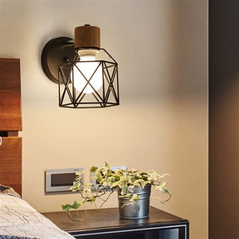 Badu Bg Скандинавска дървена стенна лампа Нощна лампа за спалня Черна модерна E27 пътека Стълби