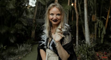 Cat Howell 8 Figure Mentor Goss Magazine