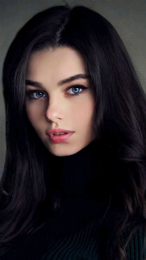 Pin By 𝐀𝐧𝐚 On •𝐌𝐨𝐝𝐞𝐥• Dark Hair Blue Eyes Black Hair Blue Eyes Girl
