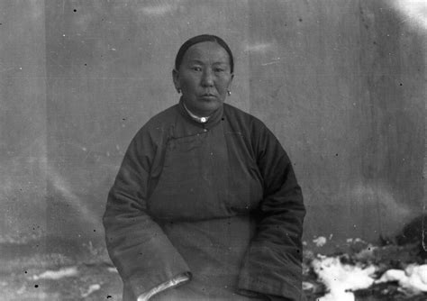 Согоо Түүхэн зурганд тайлбар гэдэг маш чухал амин сүнс нь байдаг Энэ зураг тайлбарыг нь