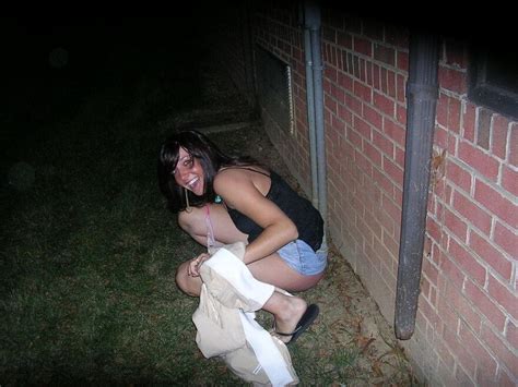 Peeing Girls Pissing Babe Drunk Piss Pee Drunk Pissers 86 Porn