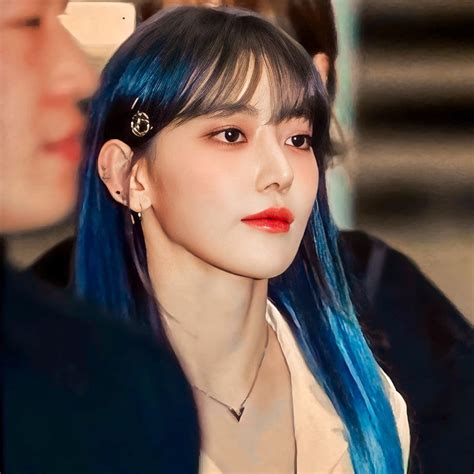 Miyawaki Sakura Blue Hair Blur Hair Kpop Girls