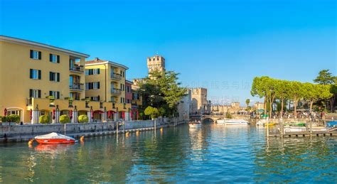 城堡高清图片 在美丽的夏日，意大利加尔达湖上的西尔米奥内的斯卡利格城堡 风景名胜免费下载 格式 3803像素 编号43516868 千图网