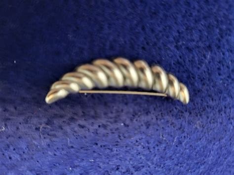 trifari twisted curve pewter tone brooch gem