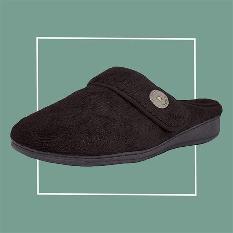 9 Best Slippers For Your Feet According To Podiatrists The Healthy
