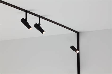 Minimalist Modern Track Lighting At Leo Gatehouse Blog