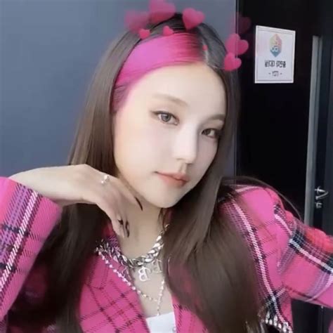 Pin By H♡lly 🫧 On ～ Itzy Kpop Girls Itzy Pink Outfit