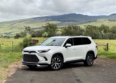 Toyota Grand Highlander Vs Toyota Highlander Compare 3 Row Suvs