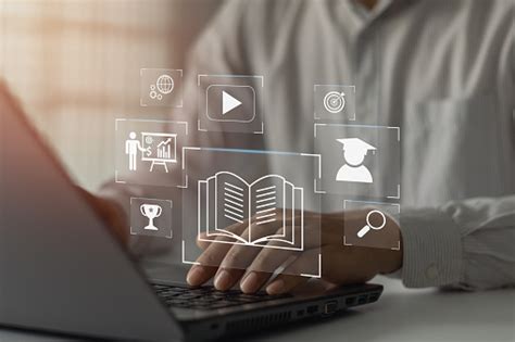 E러닝 교육 개념 인터넷 온라인 웨비나 교육 과정 비디오 자습서 디지털 도서관에서 학습합니다 비즈니스 지식 기술 컴퓨터 화면에서 온라인 수업에 참석하는 학생 개념에 대한