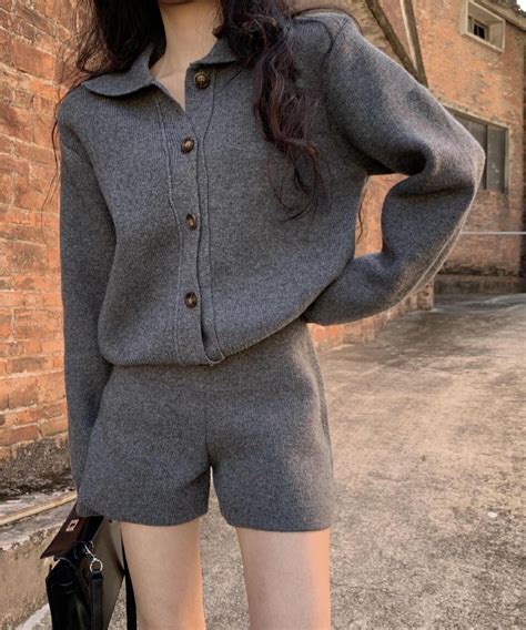 [특가할인 올드머니룩 퀄리티보장] 바비 카라 오버핏 니트 단추 반바지 투피스 세트 5color 에이블리