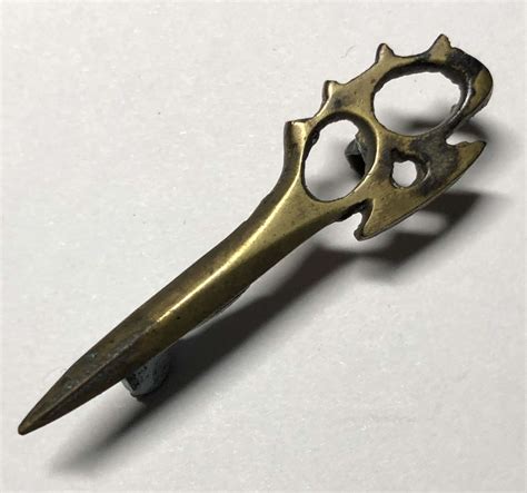 50 52 Middle East Commando Ww2 Special Forces Cap Badge