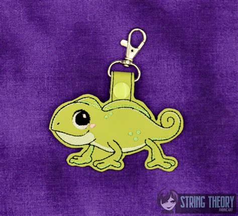 Chibi Lizard String Theory Fabric Art