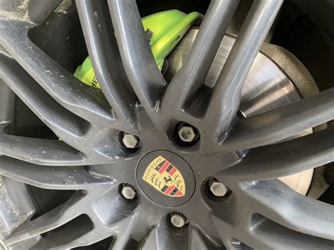 Сколько можно проехать когда загорелась лампочка износа колодок Porsche Cayenne — Porsche