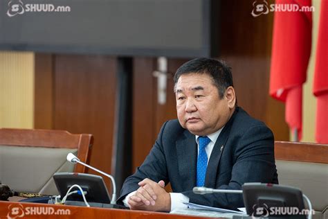 Д Ганбат МАН ын сайд нар матрын нулимс гаргаж байна