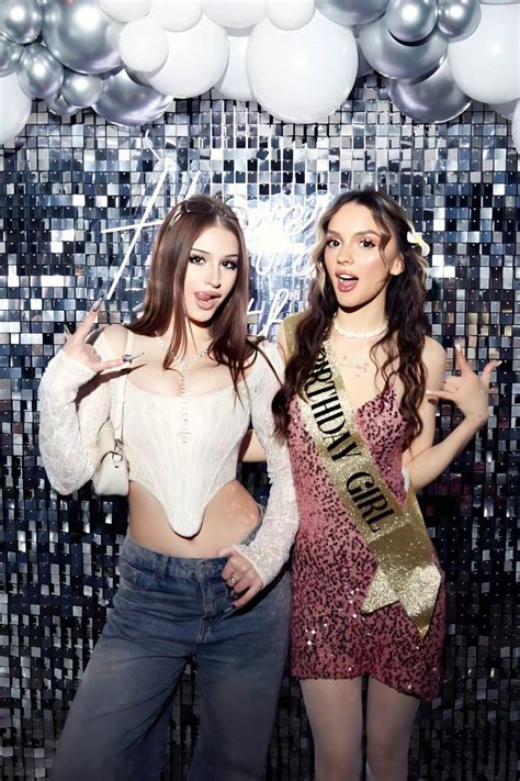 госпожа эвелин и дарьяна джус в 2025 г Наряды Платье с блёстками Идеи наряда