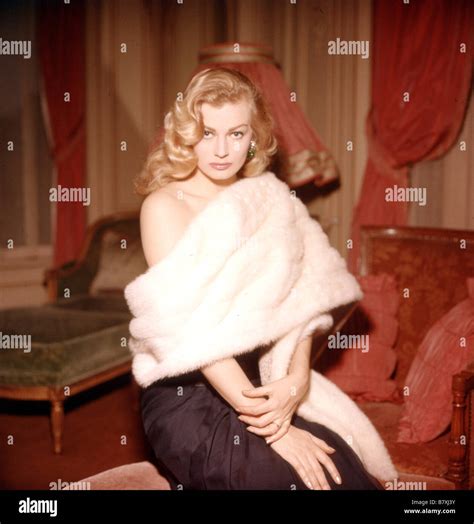 Anita Ekberg Portrait Stockfotos Und Bilder Kaufen Alamy