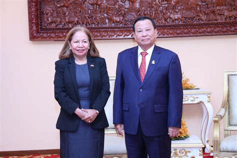 សម្តេចវិបុលសេនាភក្តី សាយ ឈុំ អនុញ្ញាតឱ្យឯកអគ្គរដ្ឋទូតទីម័រខាងកើត ចប់អាណត្តិប្រចាំកម្ពុជា