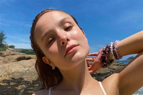 Larissa Manoela Exibe Corpão Ao Usar Biquíni Branco