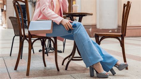 Наймодніші штани цього літа — ідеальна база під усе Читайте на Ukr Net