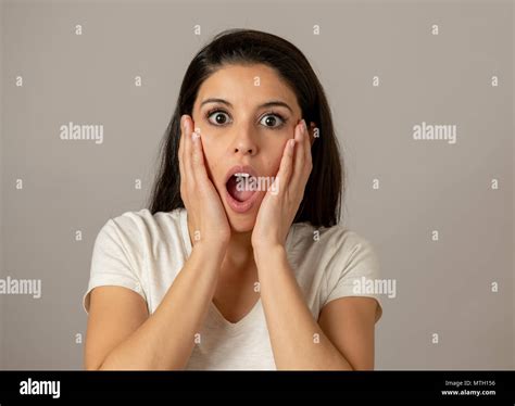 Schauend Erstaunt Fotos Und Bildmaterial In Hoher Auflösung Alamy