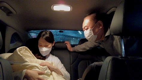 첫 손주를 본 할아버지 할머니의 반응은 Feat Bcg 예방접종 Youtube