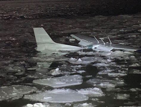 Avião Faz Pouso De Emergência Em Rio E Ocupantes Nadam Em águas Geladas