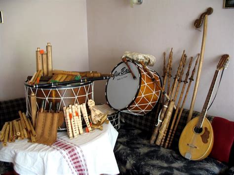 Пламен Петракиев български фолклорни народни музикални инструменти кавал тъпан гайда