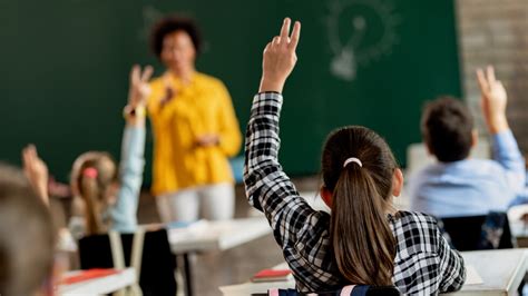 Отпускат над 6 млн лв за допълнителни възнаграждения за директори Nova