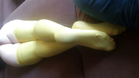 Gelbe Nylons Und Nasse Muschi Porn Pictures Xxx Photos Sex Images