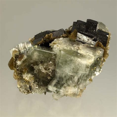 Comprar Mineral Ferberita Fluorapatito Siderita Pirita Moscovita