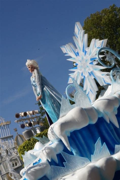 Frozen Pre Parade Disneyland Navidad Blanca Navideño Criaturas Fantásticas