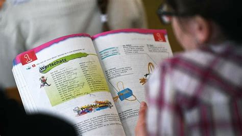 В школах РФ отменили обязательное изучение второго иностранного языка В Минпросвещения РФ