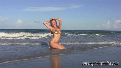 Anita Dark Shows Off Her Incredible Wet Body In A Sizzling Performance