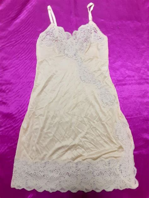 セシール艶々光沢ゴージャスレース セクシーレーススリップ メルカリ