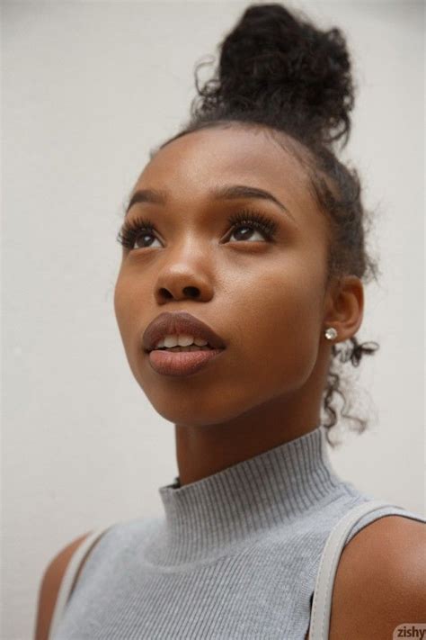 Neguinha Gostosa Tirando A Roupa No Provador Da Loja Liga Das Novinhas